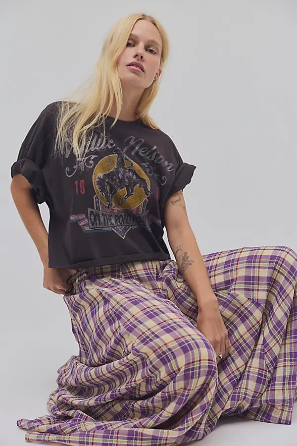 Daydreamer Willie Nelson On The Road Graphic Cropped T-shirt