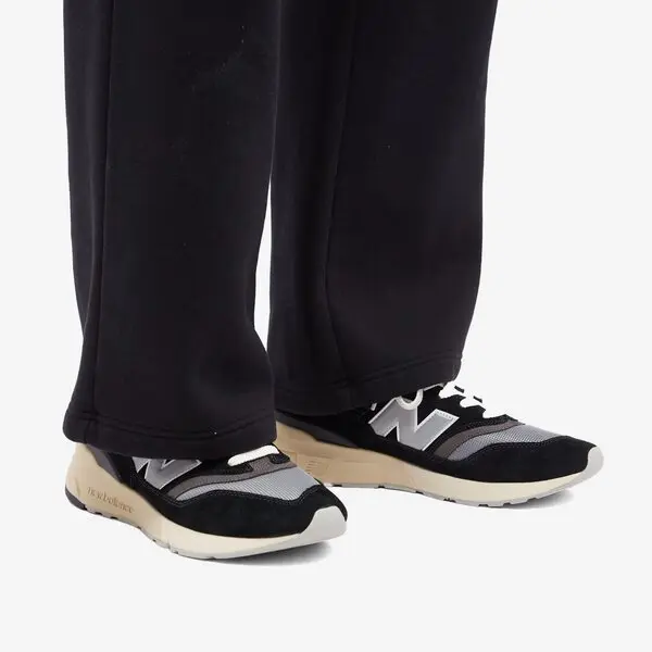 NEW BALANCE 997r Sneakers - Black