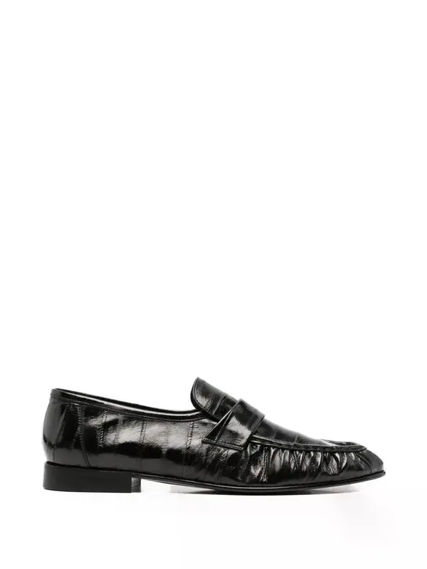 THE ROW Leather Ruffle Detail Loafers - Black