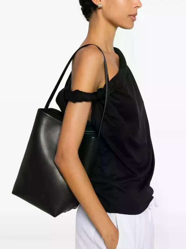 THE ROW Smooth Grain Leather Shoulder Bag - Black