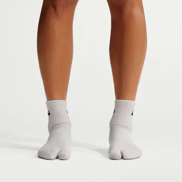 Nike Everyday Plus "rift" Lightweight Split-toe Ankle Socks - Grey