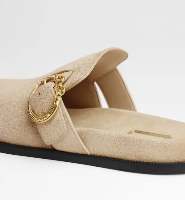 Dior Médaillon Buckle Mule