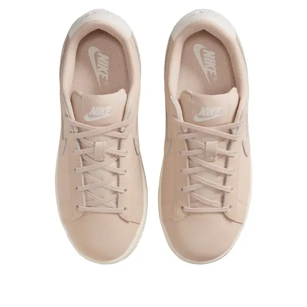 Nike Classic Low Top Sneakers