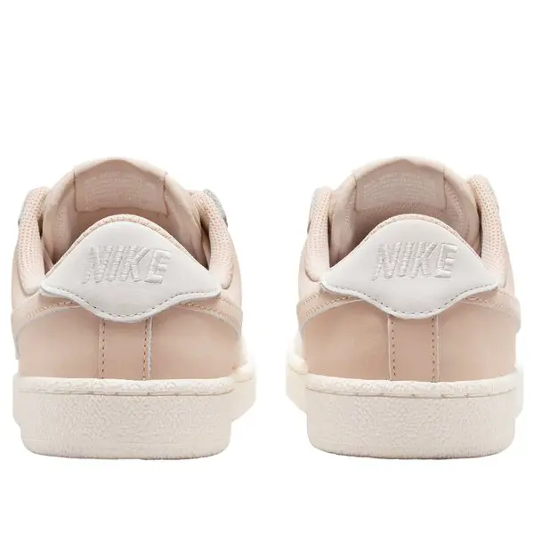 Nike Classic Low Top Sneakers