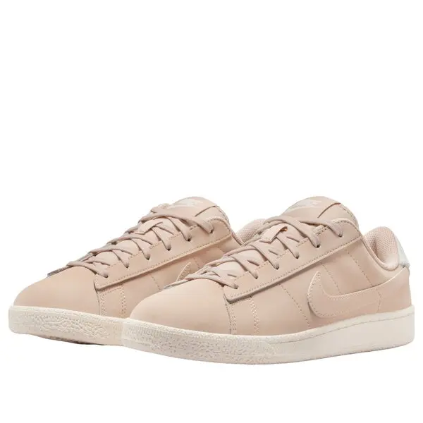 Nike Classic Low Top Sneakers