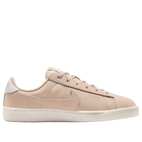 Nike Classic Low Top Sneakers