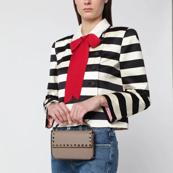 Valentino Garavani Rockstud Pouch In Grained Calf Leather - Pink