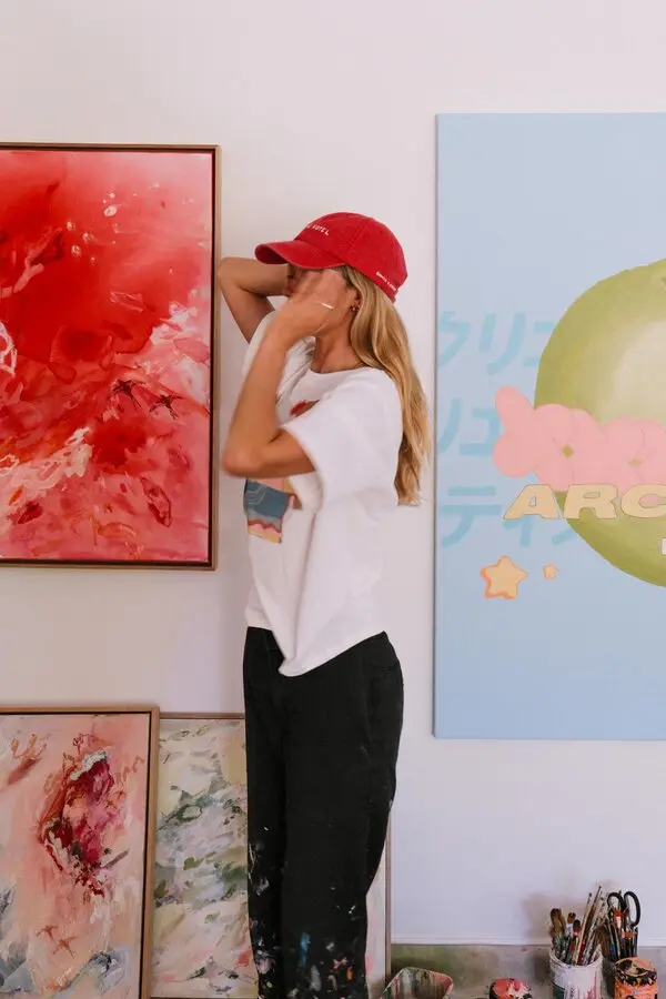 ROWIE Sunshine Hotel Tee