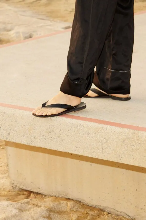 Maria Farro Lex Leather Flip Flop - Noir