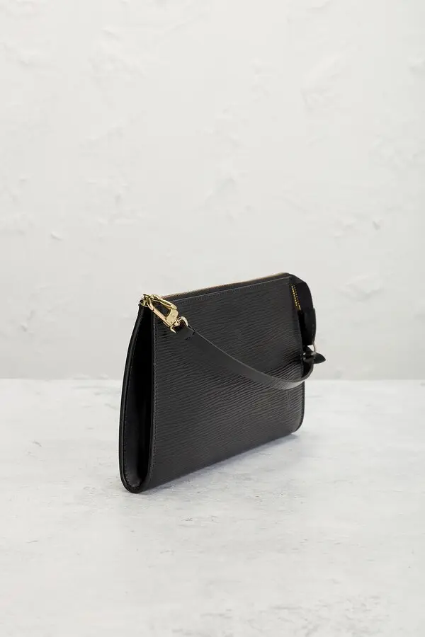 LOUIS VUITTON Epi Pochette Accessoires 24 Shoulder Bag