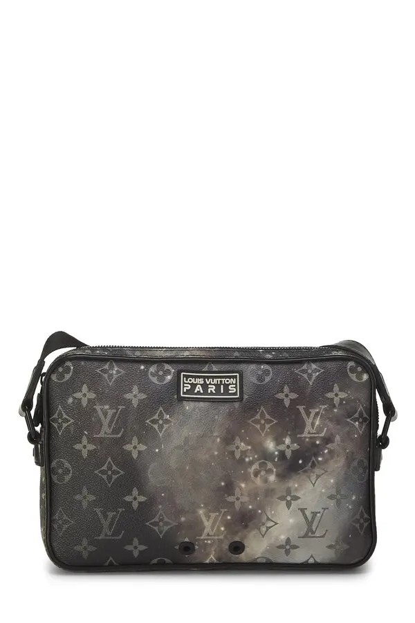 LOUIS VUITTON Monogram Galaxy Alpha Messenger - Black