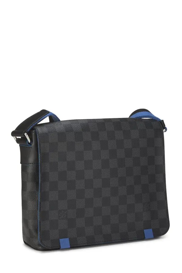 LOUIS VUITTON Damier Graphite District Nm