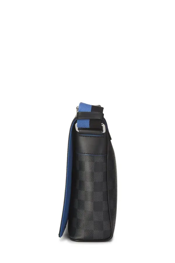 LOUIS VUITTON Damier Graphite District Nm