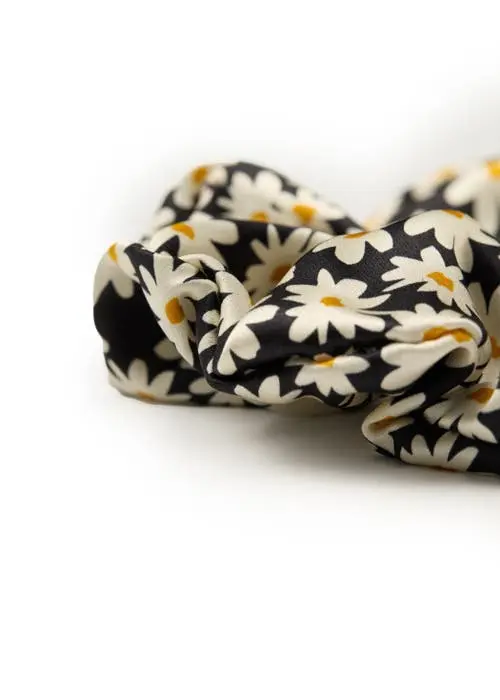 OLAH Daisy Silk Scrunchie