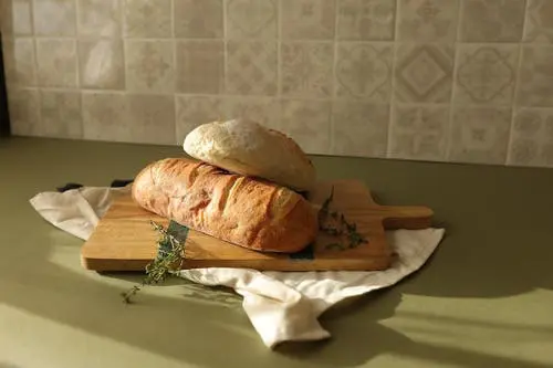 FORESIDE HOME AND GARDEN Cillian Dark Green Tall Marble Serving Board