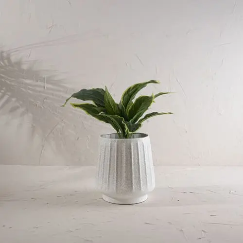 FORESIDE HOME AND GARDEN Fluted Sandy Planter Metal