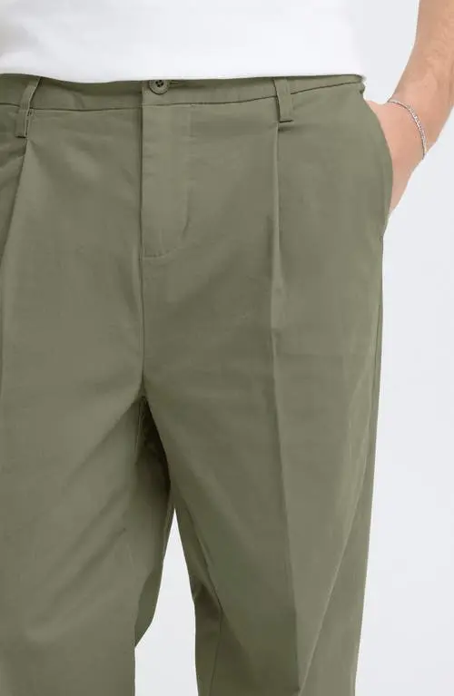 CASUAL FRIDAY Pleated Straight-leg Chinos