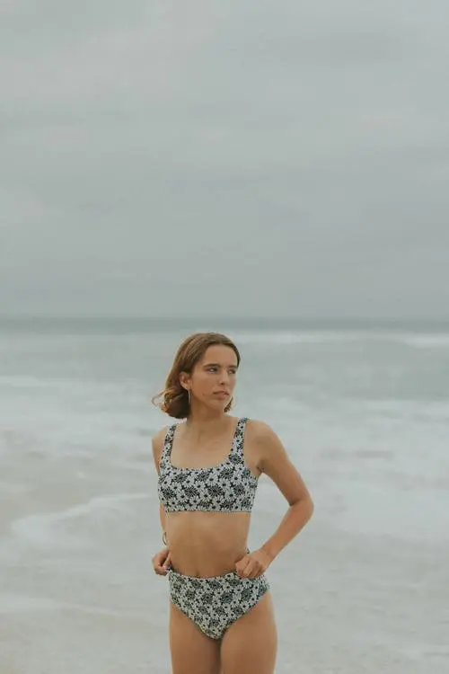 Geode Swimwear Daisy Textured Floral Square Neck Bikini Top