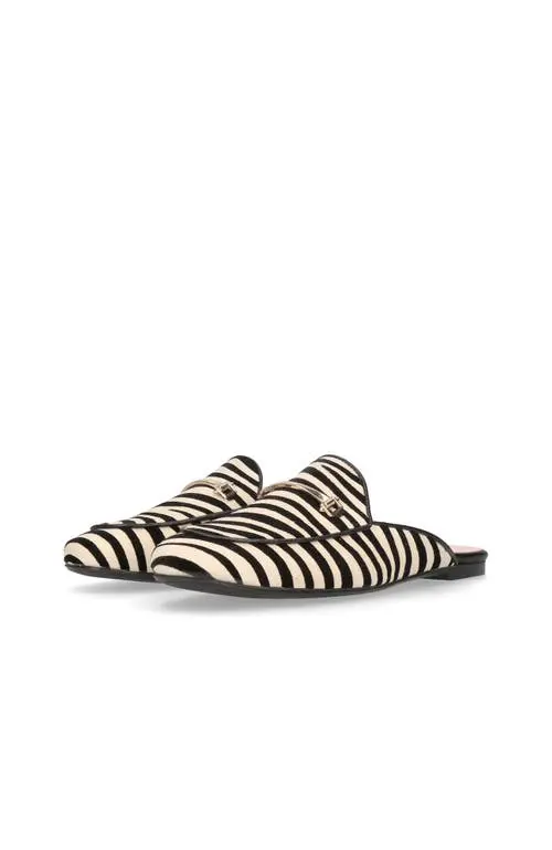 Pretty Ballerinas Round Toe Animal Print Loafer Slide