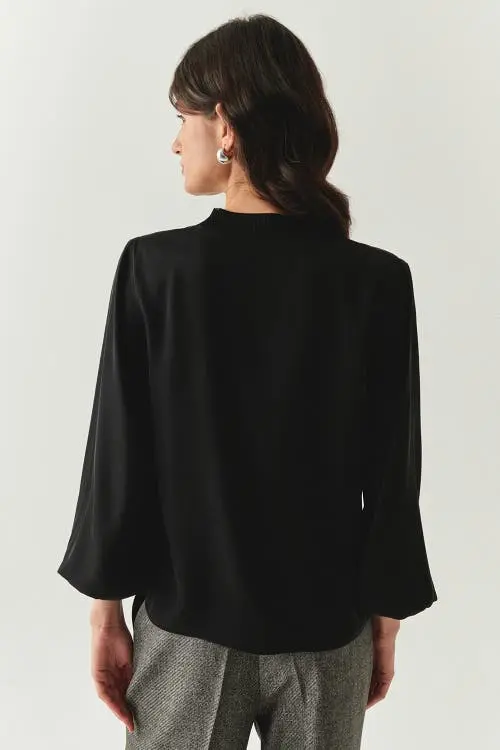 EXQUISE Joelle Long Sleeve Blouse