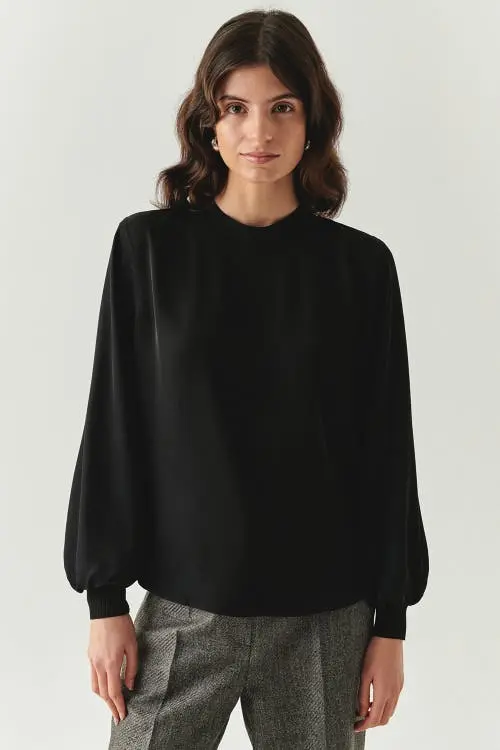 EXQUISE Joelle Long Sleeve Blouse