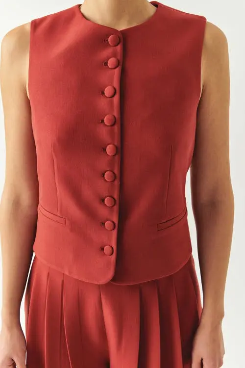 EXQUISE Elowyn Sleeveless Vest - Light Red