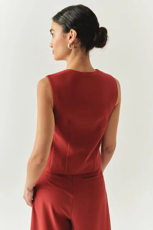 EXQUISE Elowyn Sleeveless Vest - Light Red