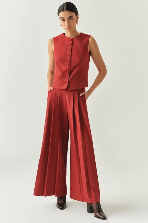 EXQUISE Elowyn Sleeveless Vest - Light Red