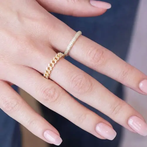 THE LOVERY Cz Curb Link Ring - Gold