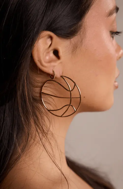 NICKEL & SUEDE Basketball Hoop Earrings - Gold