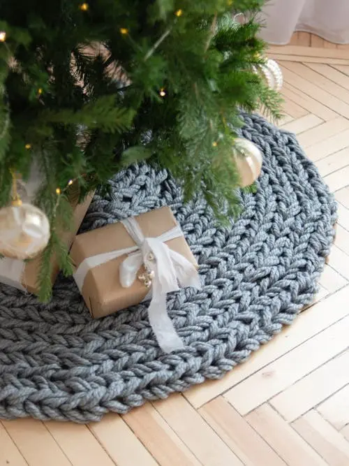 ANZY HOME Chunky-knitted Christmas Tree Skirt