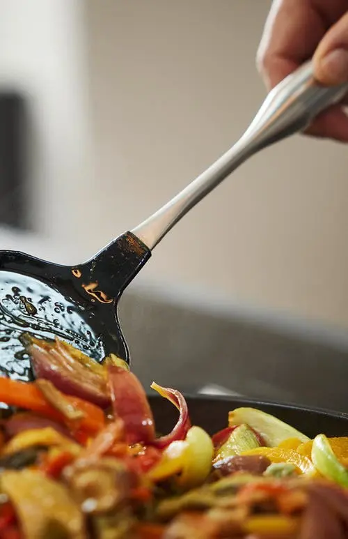 81025290 Essential Cooking Utensils Silicone Wok Turner