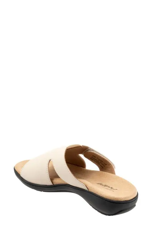 Trotters Roxine 2.0 Slide Sandalmultiple Widths Available - Ivory
