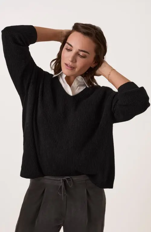 CELTIC & CO. Ribbed V-neck Jumper - Black