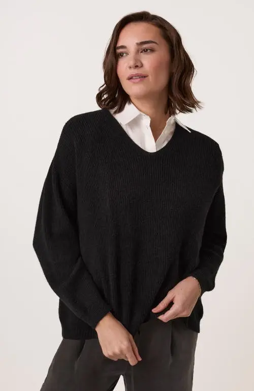 CELTIC & CO. Ribbed V-neck Jumper - Black
