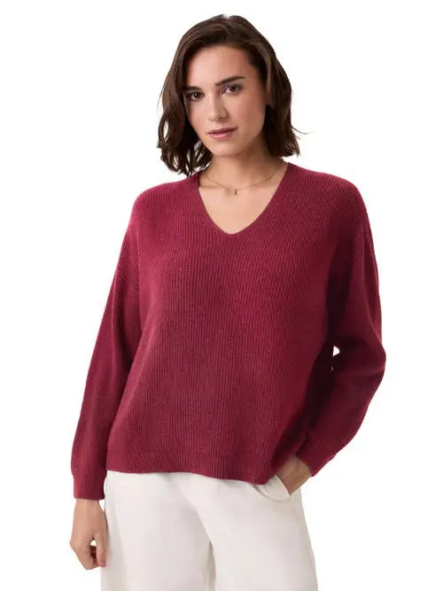 CELTIC & CO. Ribbed V-neck Jumper - Wine