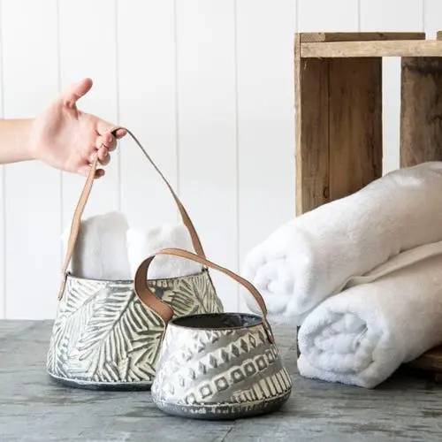 FORESIDE HOME AND GARDEN Set Of 2 Rustic Whitewashed Pattern Galvanized Metal Decorative Storage Baskets