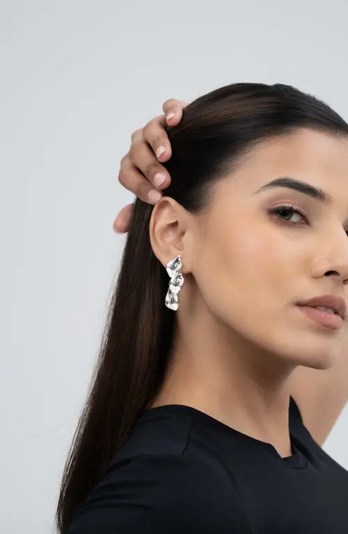 NAVEDA Noa Drop Earrings - Silver