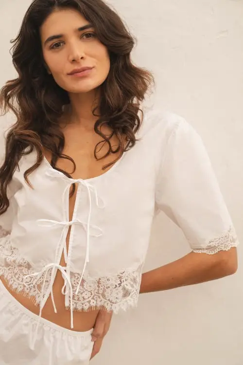 NUAJE NUAJE Soleil Lace Trim Tie Front Cropped Cotton Top
