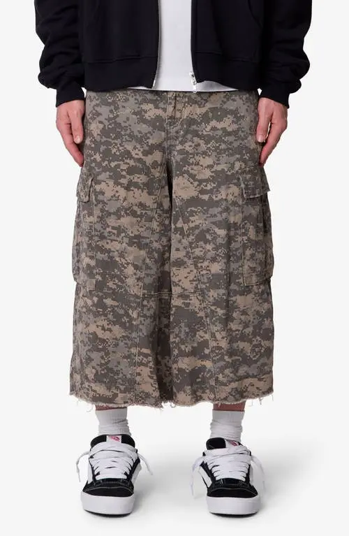 Mnml Extra Long Cargo Shorts - Digi Camo