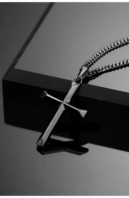 VINCERO Cross Pendant Necklace