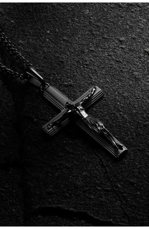 VINCERO Crucifix Pendant Necklace