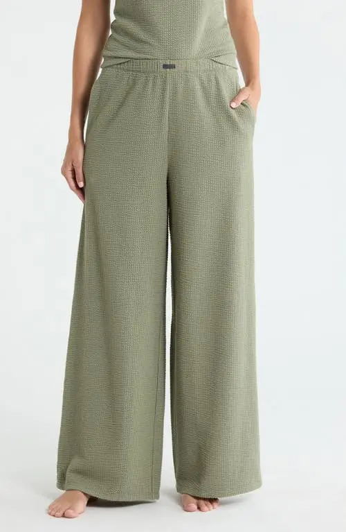Lunya Stretch Organic Cotton Seersucker Lounge Pants - Fresh Herb
