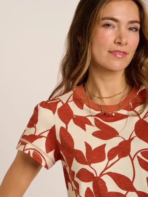 BRAKEBURN Lisa Trailing Leaf Print T-shirt