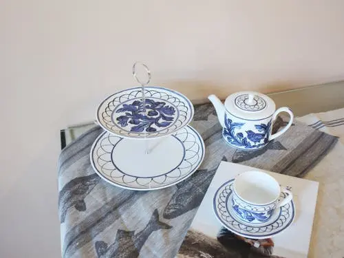 Twig New York Heritage Blue Bird 2 Tiered Cake Stand