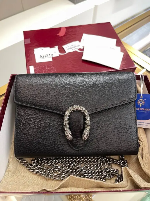 Gucci Leather Clutch With Chain Strap