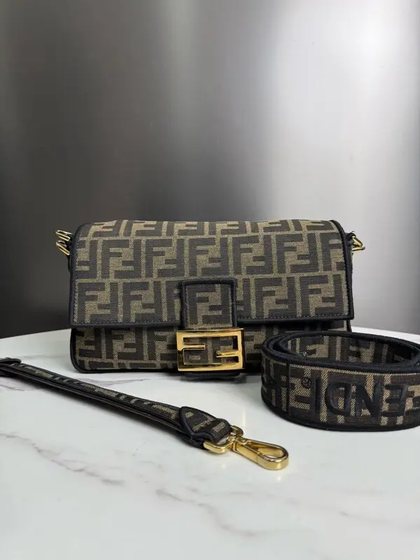 Fendi Pre-loved Bag Very Good Condition - Multicolor