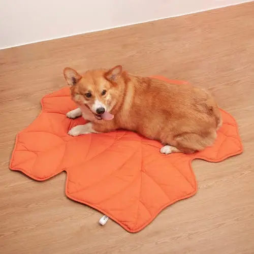FUNNYFUZZY Leaf Shape Pet Blanket