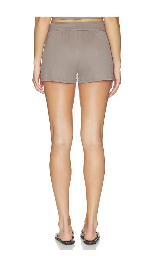 Commando Better Than Basic Rib Relaxed Short In Taupe