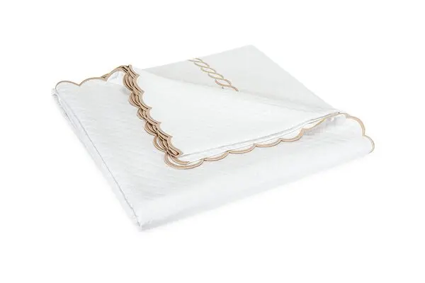 MATOUK Classic Chain Scallop Matelassé Coverlet - Dune